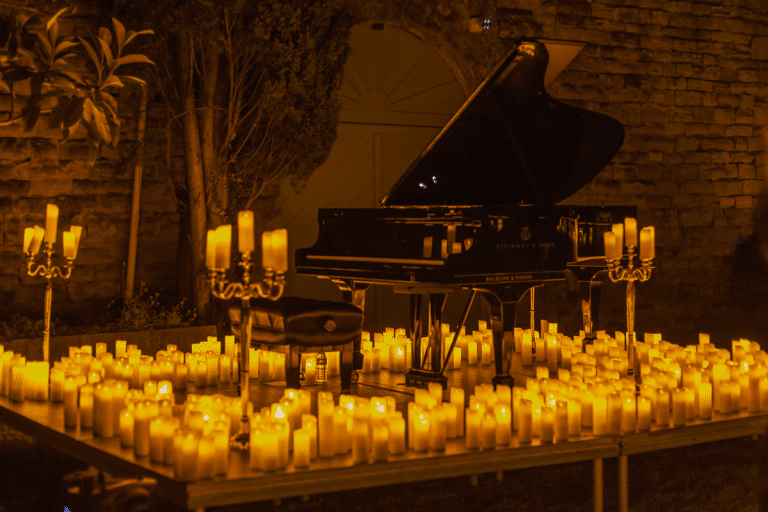 Candlelight Open Air : toute la douceur de Ludovico Einaudi dans un concert à la bougie en plein ...
