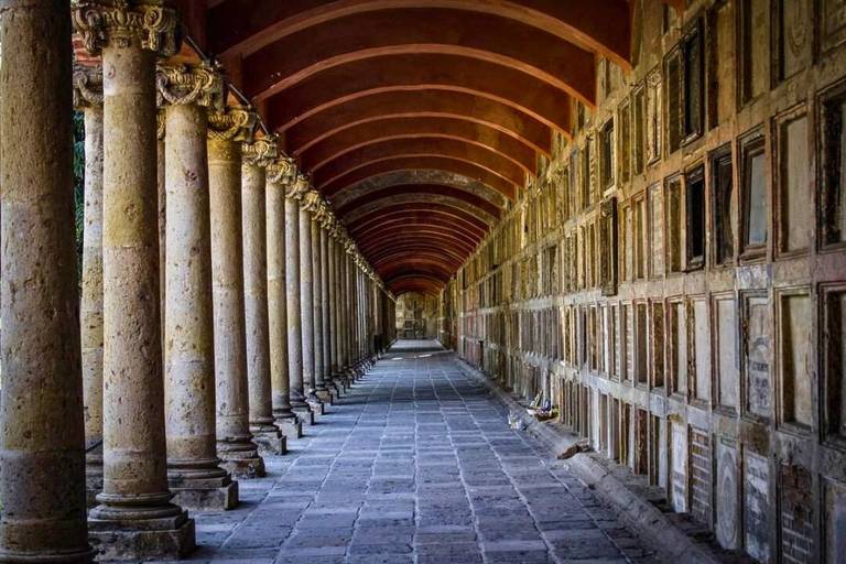 Checa este recorrido de leyendas por el Panteón de Belén