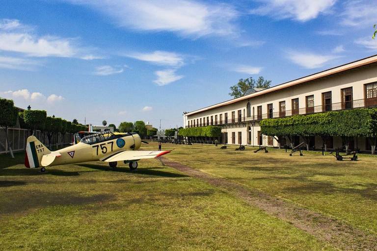 El Museo Secreto De Guadalajara Con Aviones Helicópteros Y Tanques Que