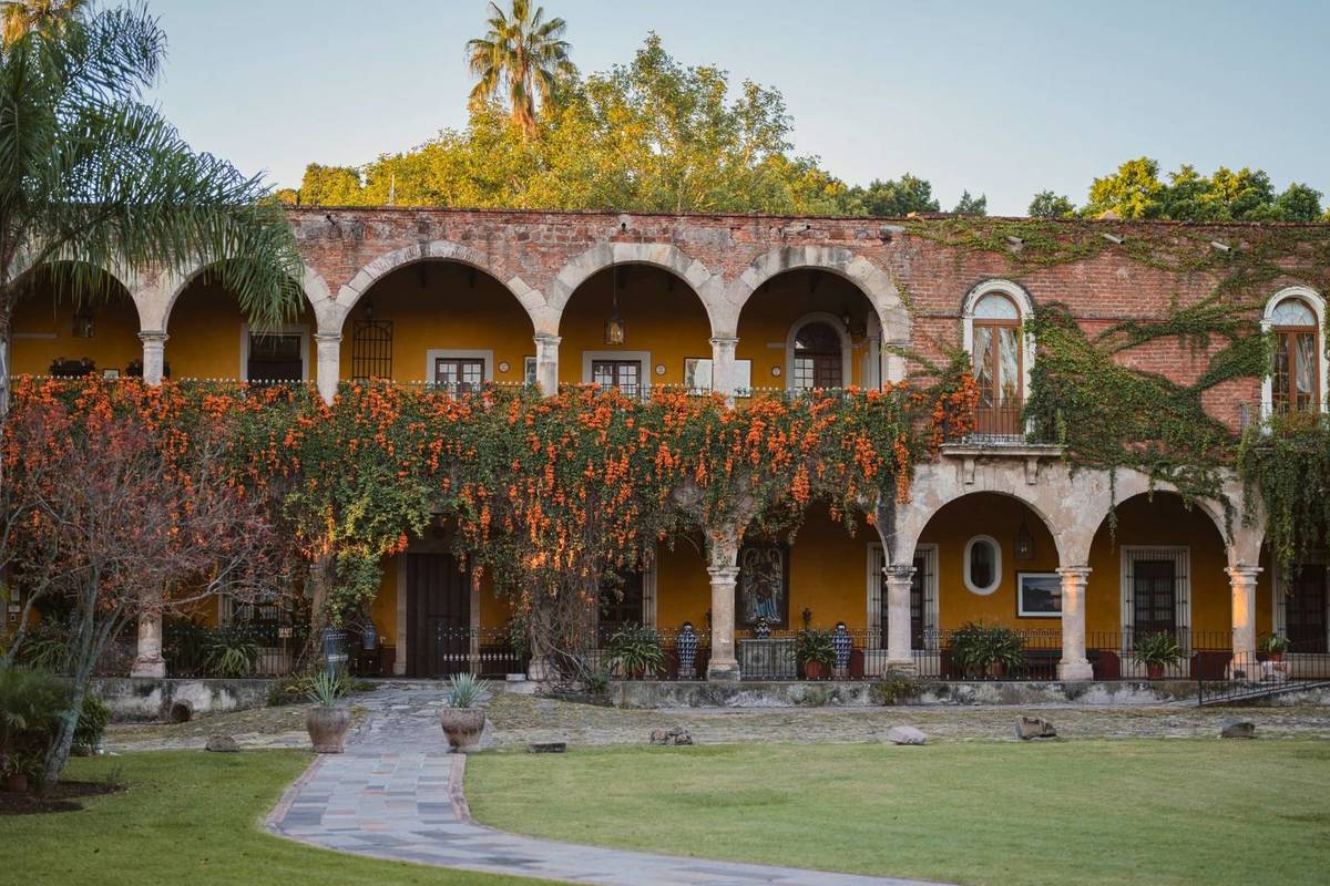 A gem just 1 hour from Guadalajara: this majestic "Mexican castle" is a ...