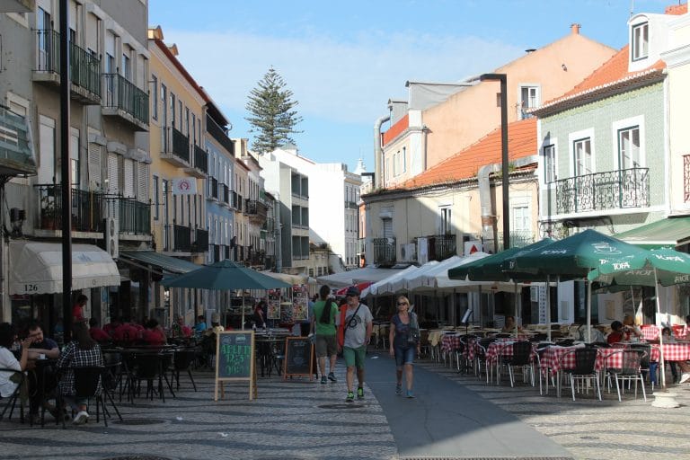 Cacilhas, na margem Sul de Lisboa, tem tanto para conheceres