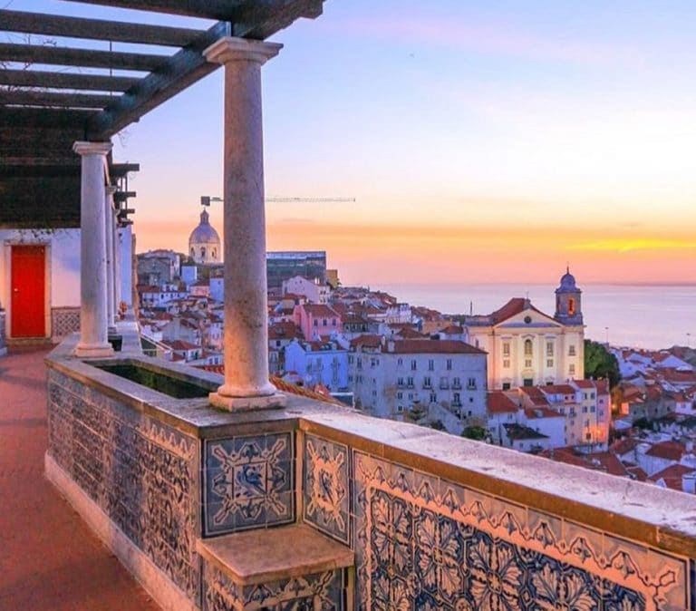5 - O CHAFARIZ DA CAPELINHA - JoanMira: LISBOA BAIRROS - Alfama - (10 ...