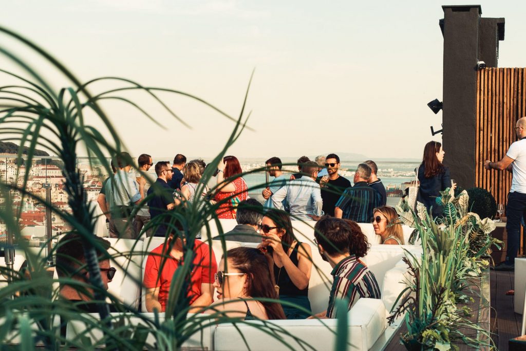 Os melhores rooftops em Lisboa para beber um copo e petiscar - Lisboa ...