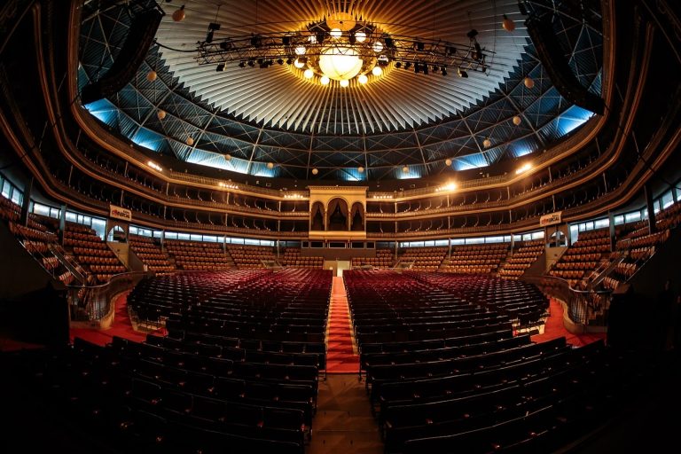 Salas de espetáculos: das mais incríveis às mais bonitas