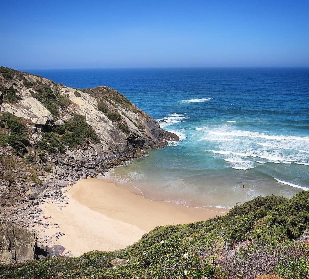 As 9 praias - oficiais - para naturistas que existem em Portugal ...