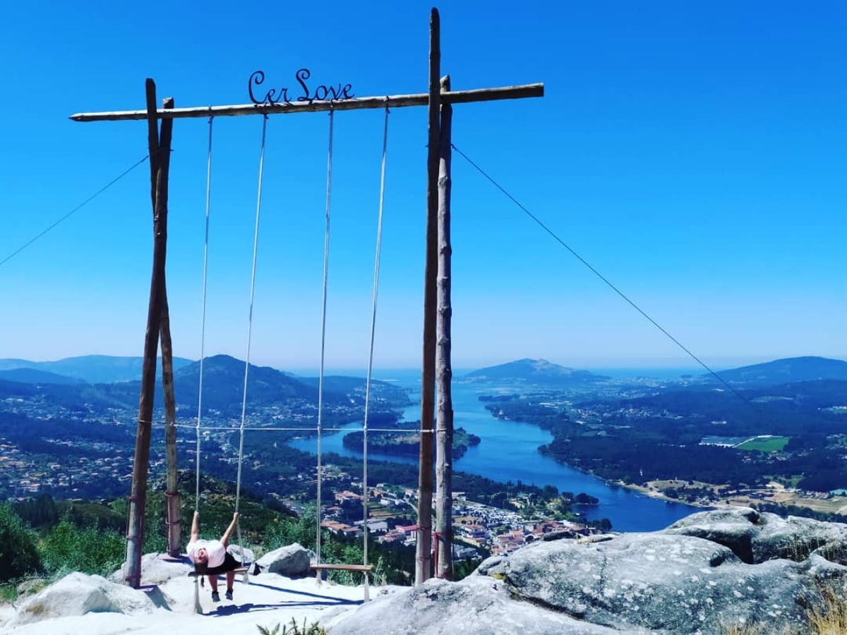 Há mais um baloiço incrível para visitar este verão (no Minho)