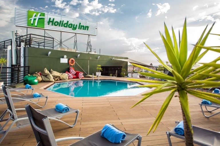 Swimming Pools In And Around Lisbon: For Diving And Much More