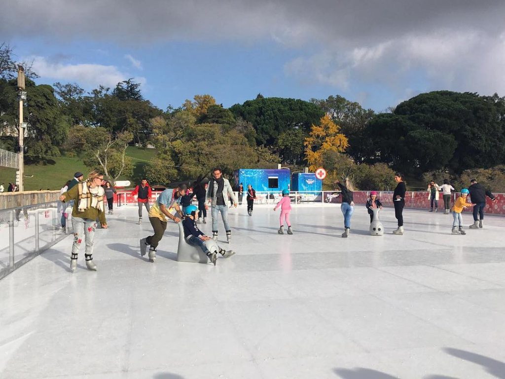 Pistas de gelo em Lisboa que agradam a pequenos e graúdos