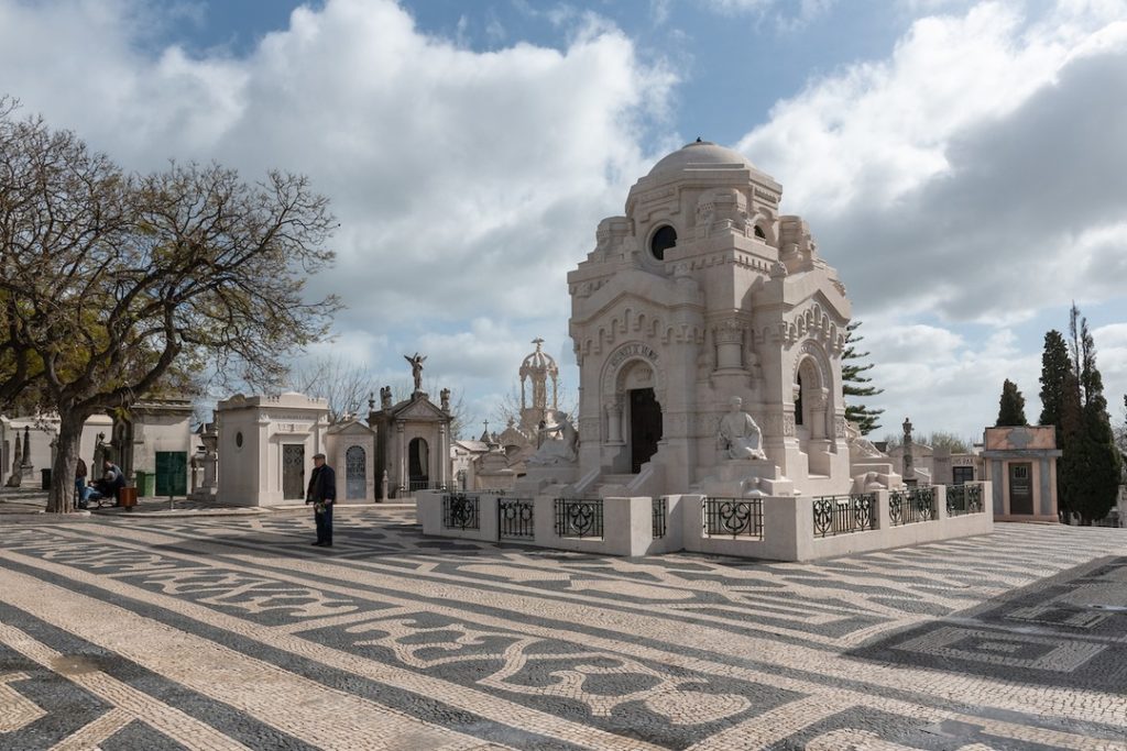 Visitas noturnas e jazigos abertos: a semana cultural que desvenda os ...
