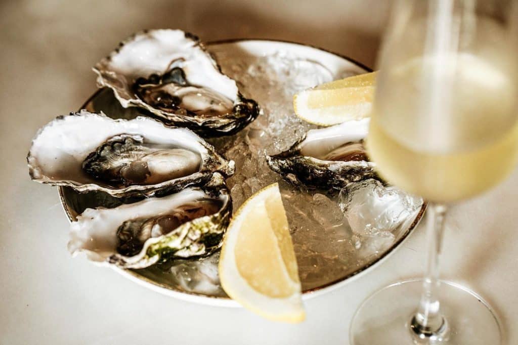 Ostras em Lisboa: no gastrobar Vila Bica vais provar as melhores