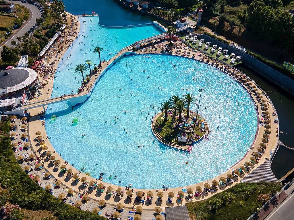 Praia das Rocas: esta é a maior piscina de ondas de Portugal