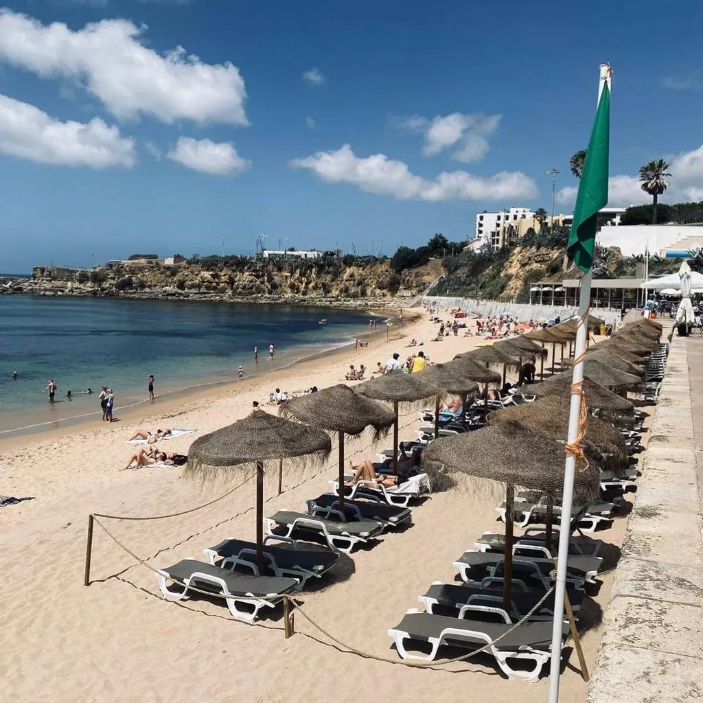 Beach Bars That Quench The Thirst Of Beachgoers