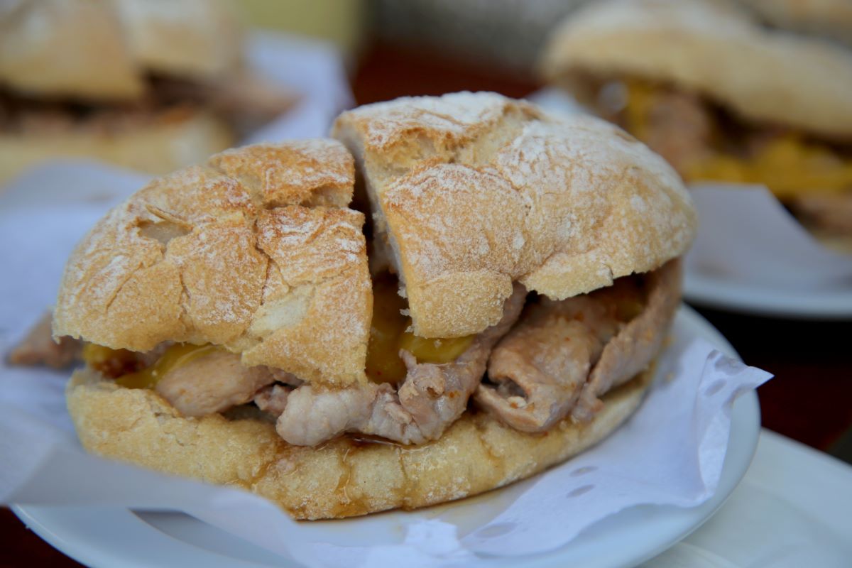 "Maior Bifana do Mundo": iguaria gastronómica a 1 hora de Lisboa
