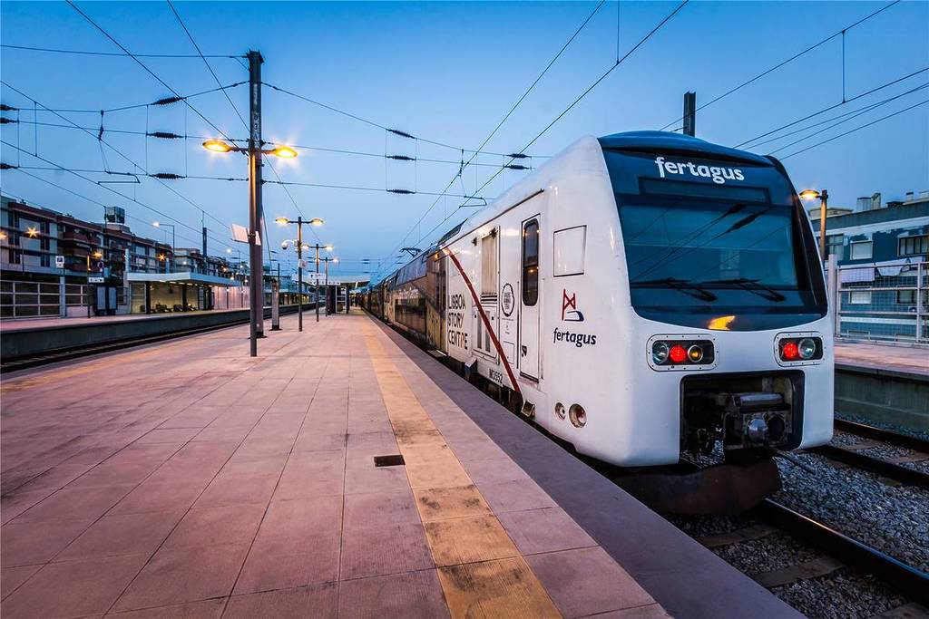 Comboios da Fertagus com três viagens por hora para Lisboa