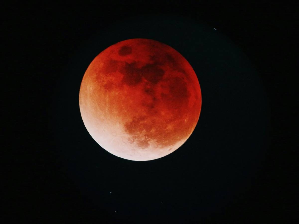 Eclipse lunaire totale : tout sur la "lune de sang" de mars