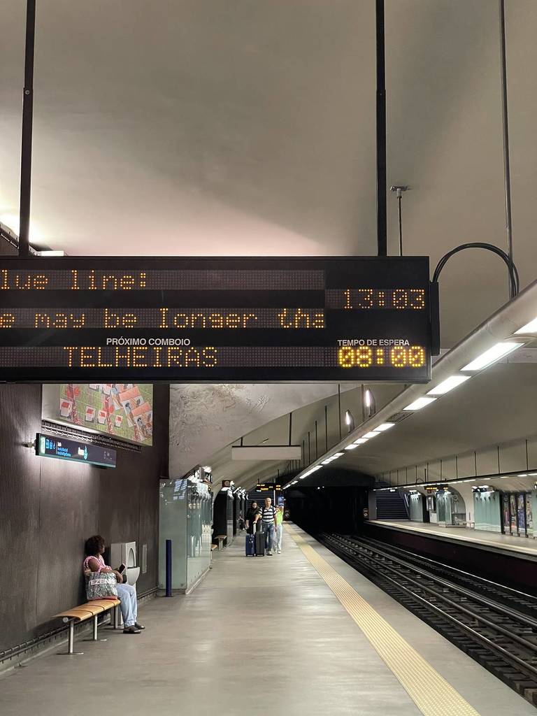 Complaints about public transport in Lisbon, which doesn't even stop in ...