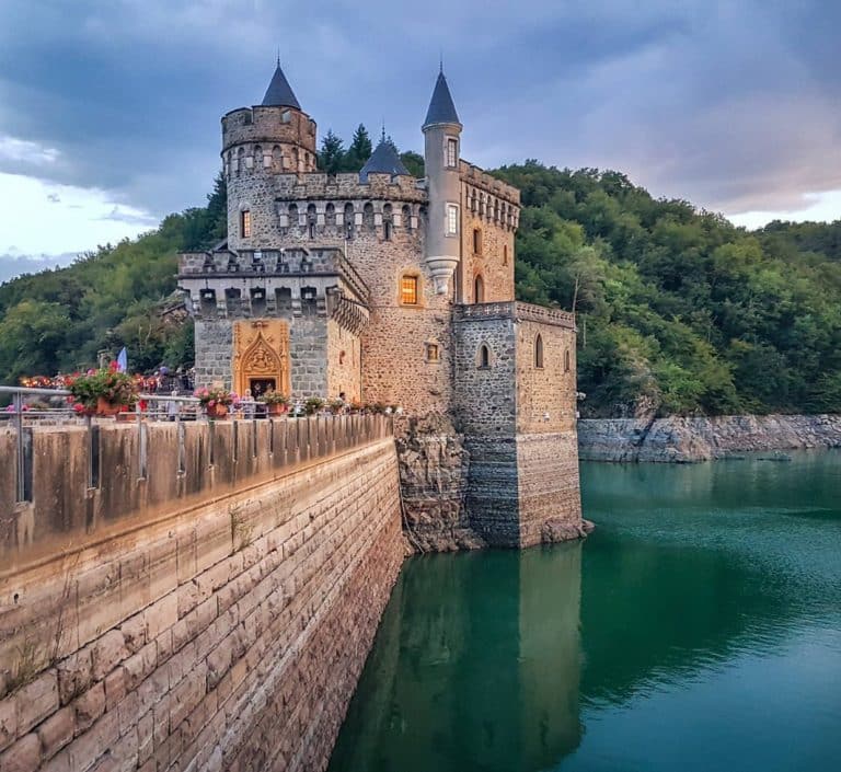 8 magnificent castles to see around Lyon