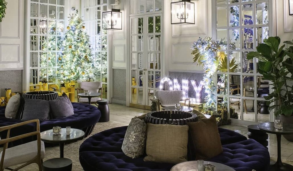 Por qué vas a querer vivir la Navidad dentro de un hotel