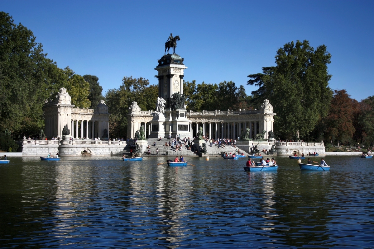 ¿Cómo se puede visitar el increíble mirador del lago de El Retiro?