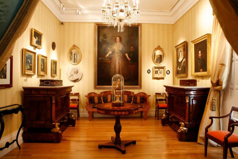 What to do in Chueca: an incombustible neighborhood and Pride epicenter