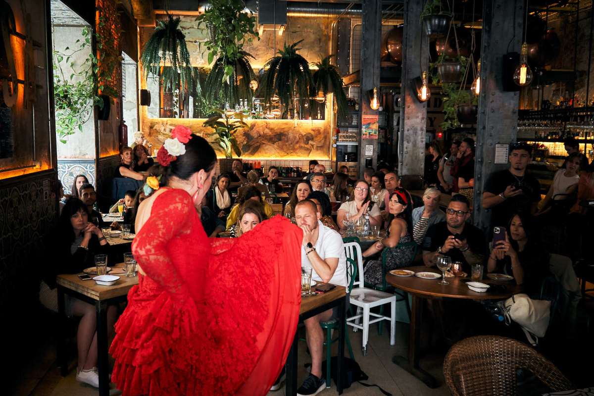13 restaurantes con espectáculo para comer o cenar en Madrid