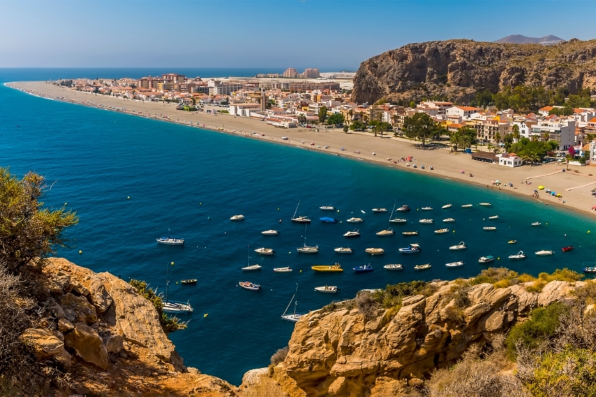 Las playas más cerca de Madrid por cada extremo costero