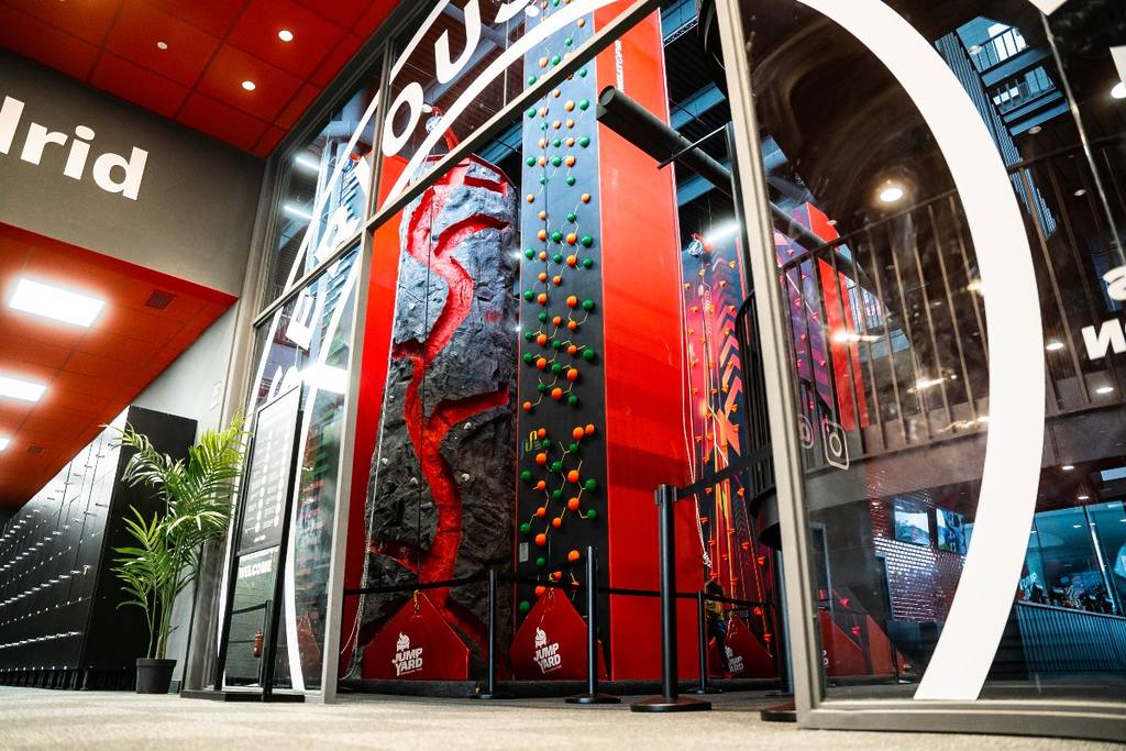 Así es JumpYard Madrid: escalada, camas elásticas y 'parkour'