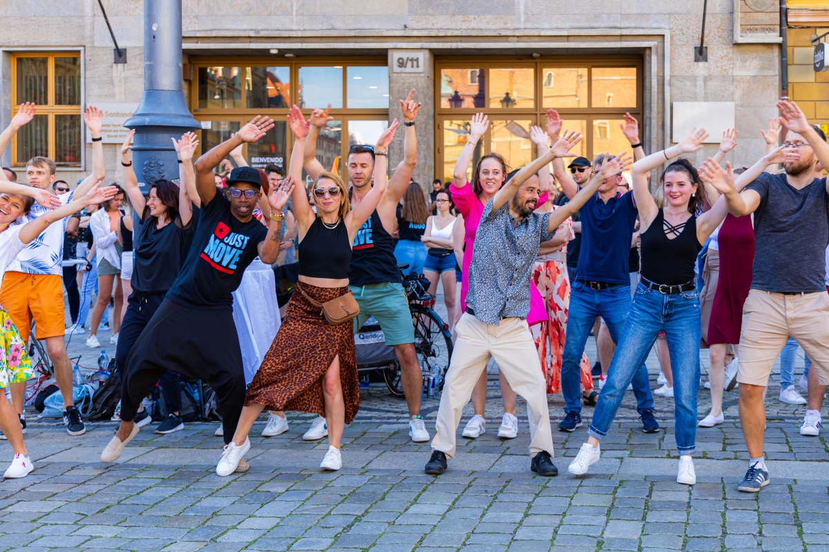 Madrid quiere el Récord Guinness de gente bailando 'La Macarena'