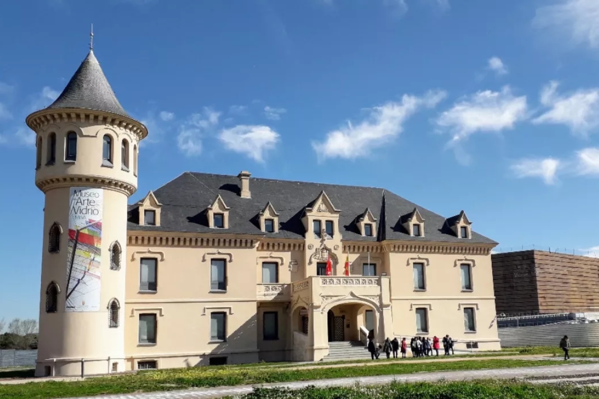 El castillo madrileño que esconde un museo del vidrio