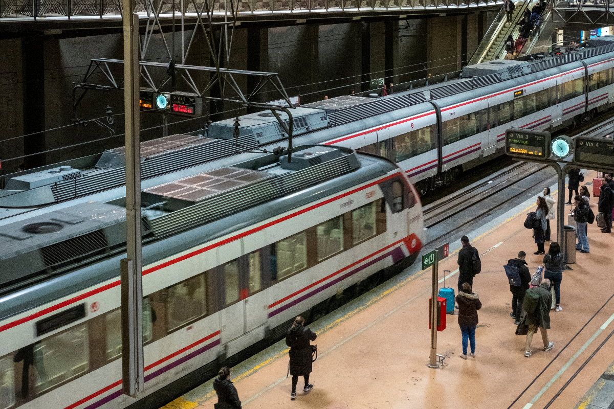 New suburban train fares in Madrid: what happens with the free pass?