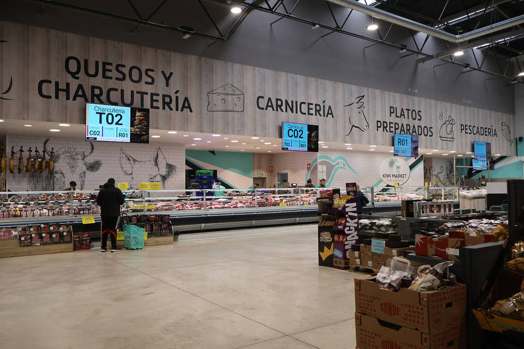 Kiwi Market, the supermarket with very low prices: a kilo of chicken at ...
