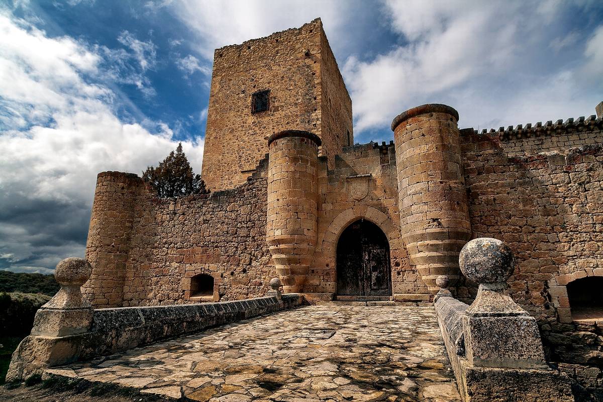Il castello medievale a meno di 2 ore da Madrid che José Mota, Santiago ...