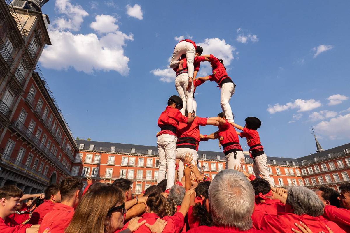 'Castells' en pleno centro de Madrid: las impresionantes torres humanas ...