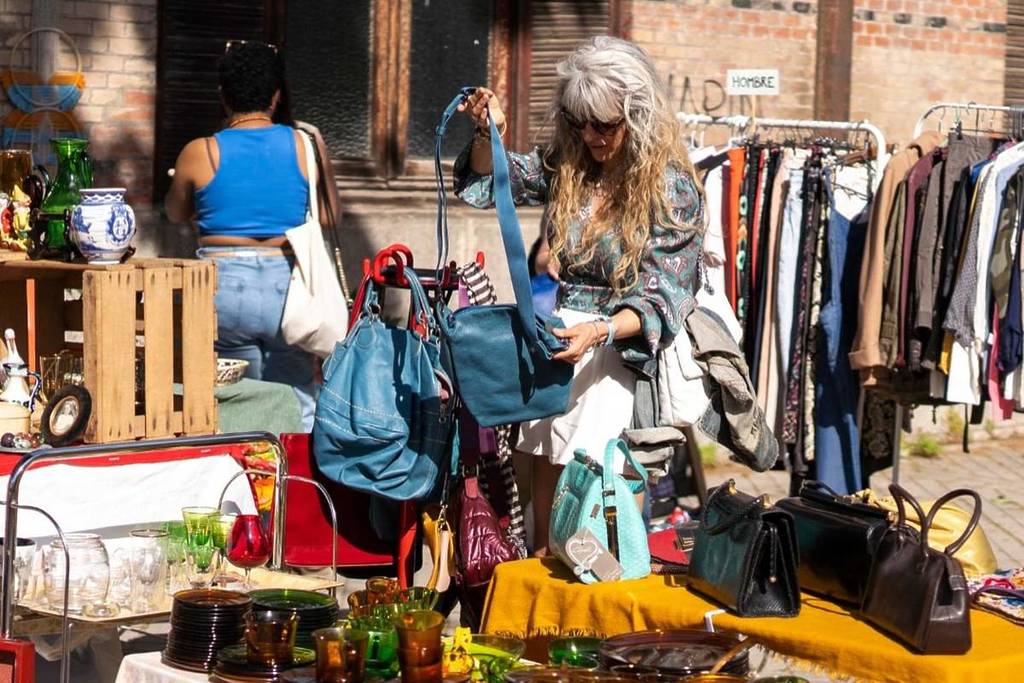 Second-hand clothes, antique trains and food trucks: the free admission ...