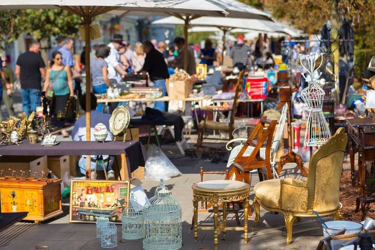 The flea market that bargain hunters love: it is in La Moraleja and ...