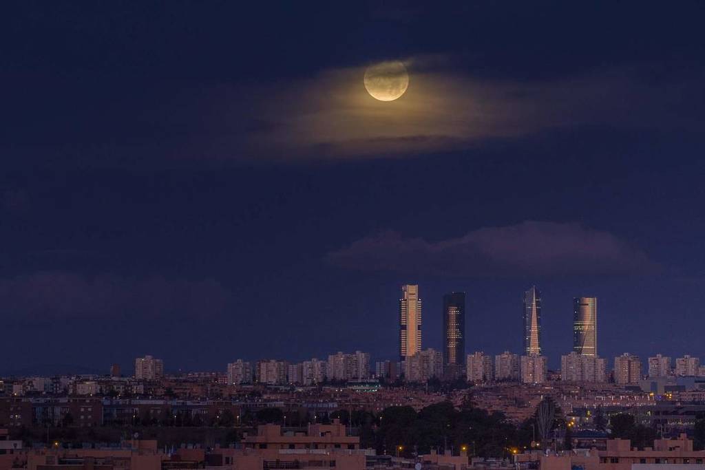 A primeira superlua do ano será duplamente especial: chama-se Wolf Moon ...