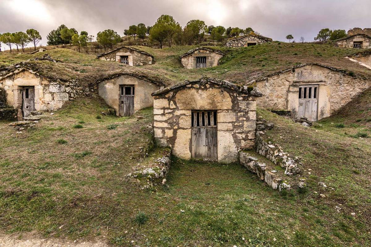 The pretty village 2 hours from Madrid known as the "Hobbiton" of ...