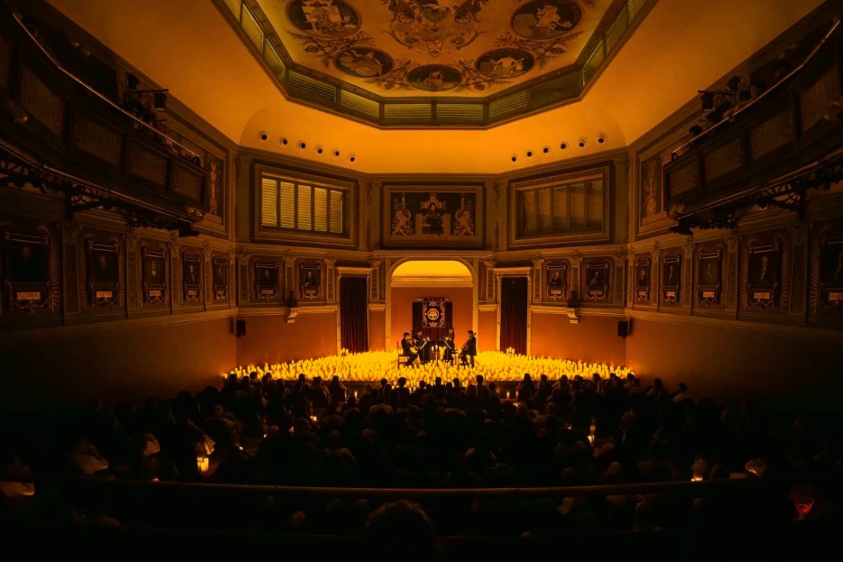 El plan más romántico: un concierto entre velas y flores LEGO®