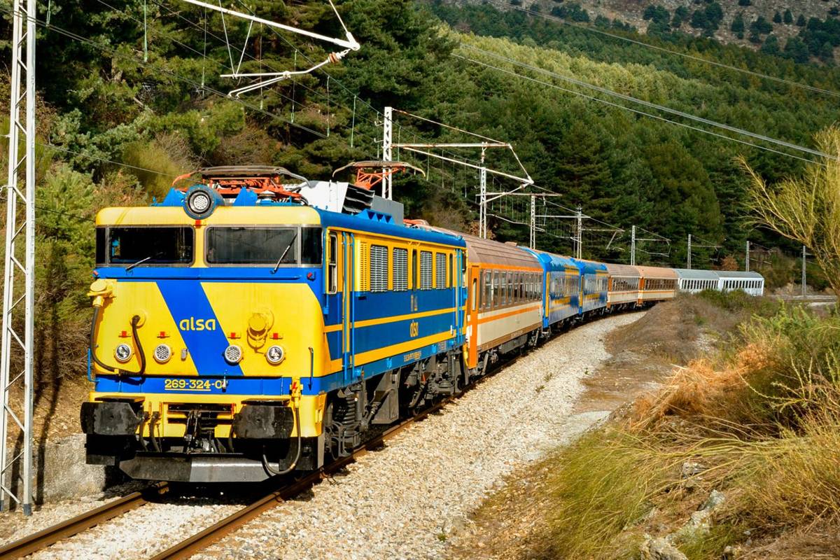 Il treno retrò che torna per un giorno ed è un gioiello ferroviario ...