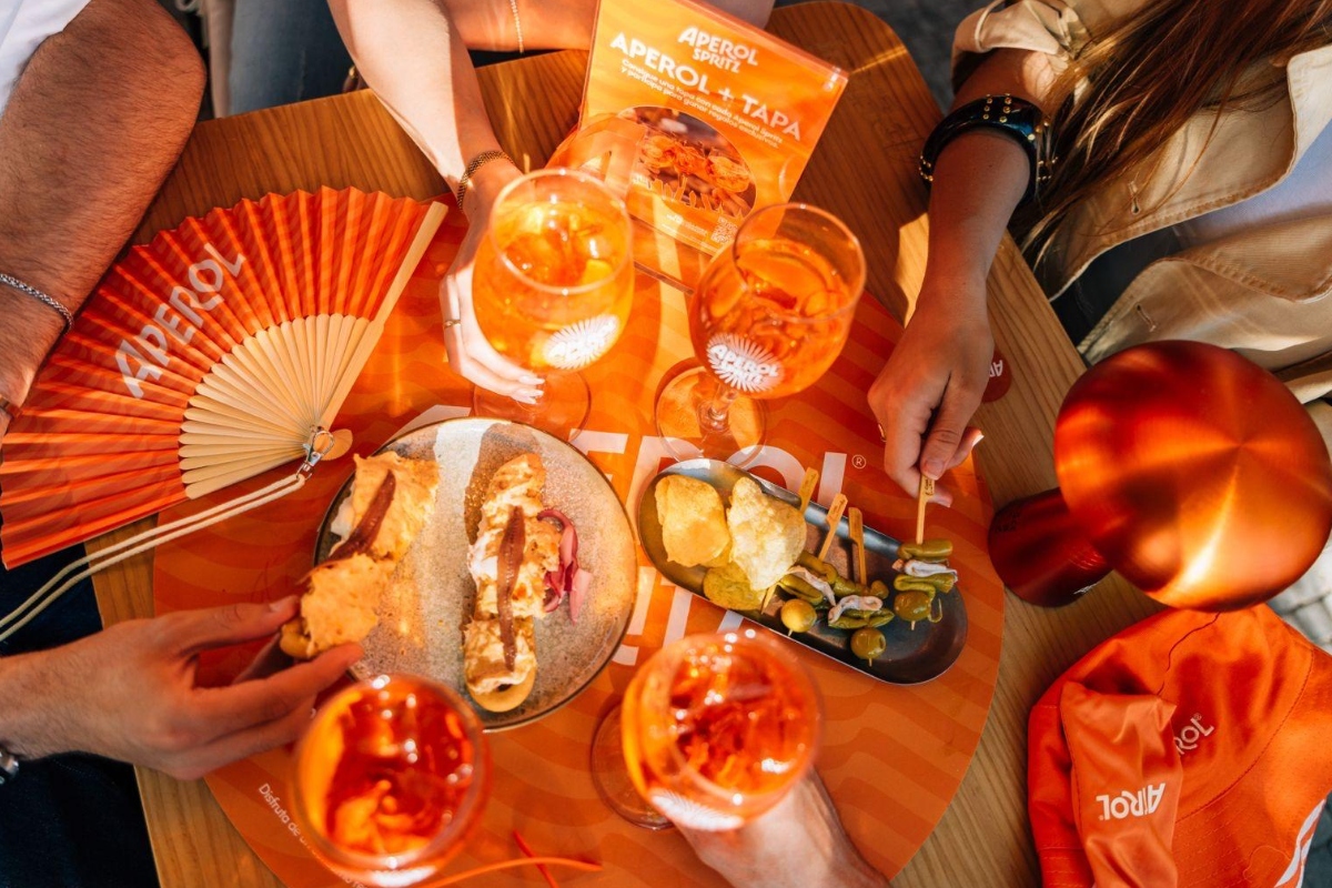 Plaza de Olavide turns orange with OlaVibe Fest by Aperol
