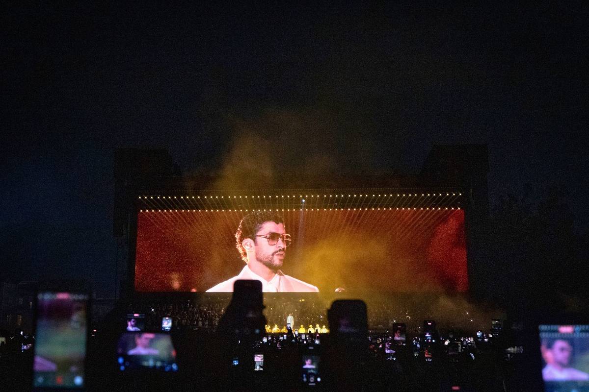 Bad Bunny sème la folie à Madrid en laissant entendre qu’il y aura cinq ...