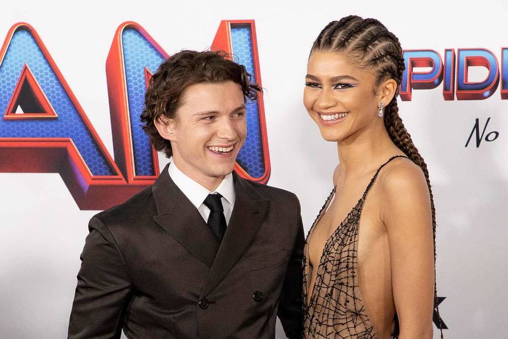Tom Holland e Zendaya surpreendem os funcionários de um pequeno ...