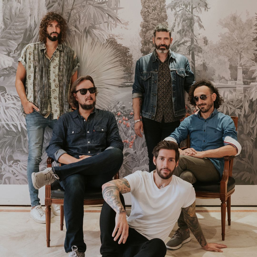 Disfruta de las canciones de Izal en uno de sus últimos conciertos