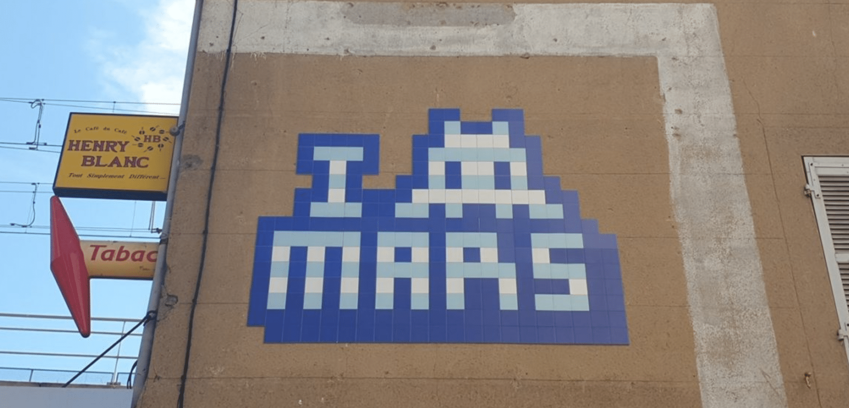 Street art : Invader s'installe avec ses œuvres à Marseille