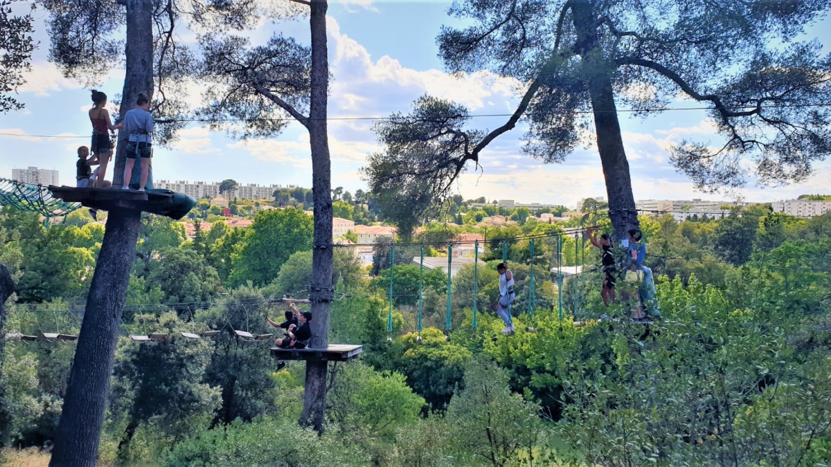 Il existe un parc accrobranche pour toute la famille dans Marseille