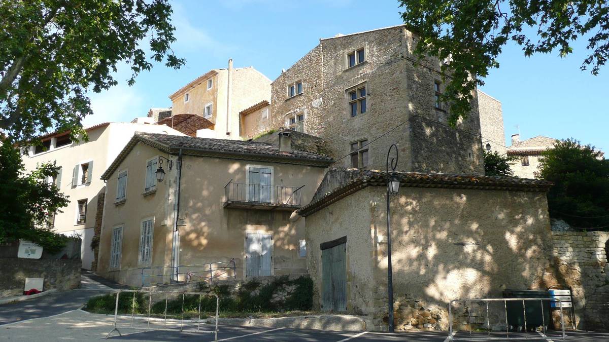 Vaugines : un authentique village provençal à 1 heure de Marseille