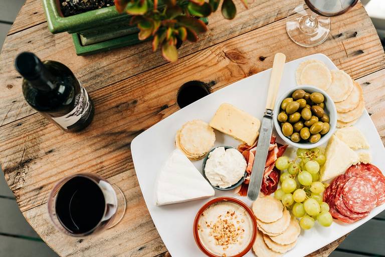 Boire du vin à Marseille : le guide anti-snob pour l'apéro