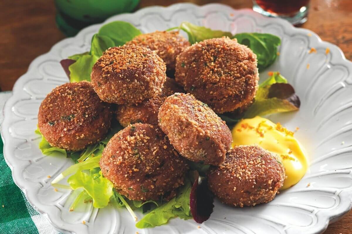 Mondeghili: where to eat authentic Milanese meatballs