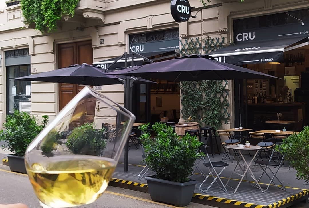 The best wine bars in Milan: guide 2025