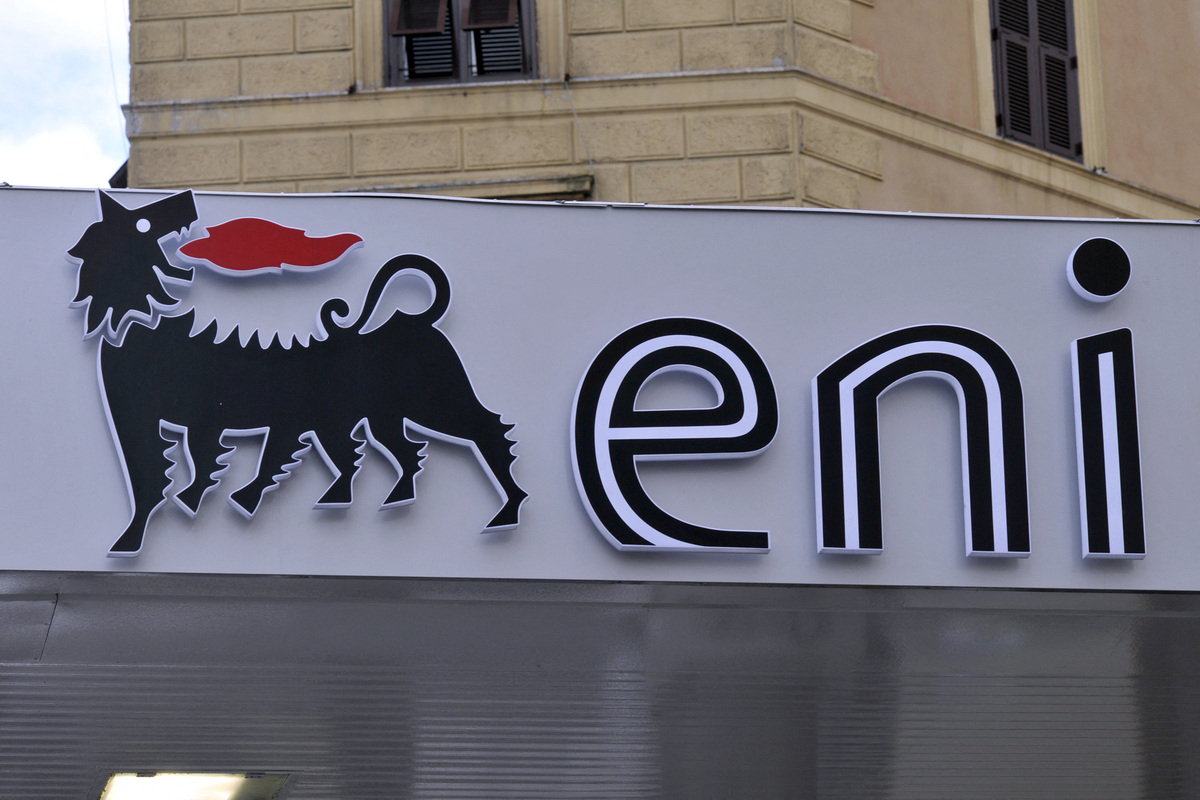 Eni: ora il distributore di benzina parla dialetto milanese